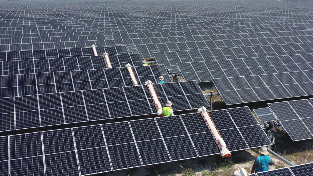 Solar Panel Cleaning in Windy Weather: Risks and Solutions - Robeg